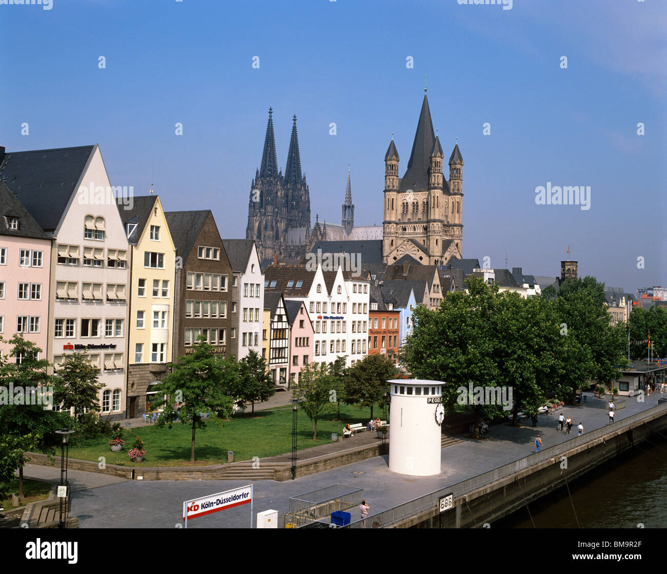 View showing Cologne Cathedral from bridge over the River Rhine Stock ...
