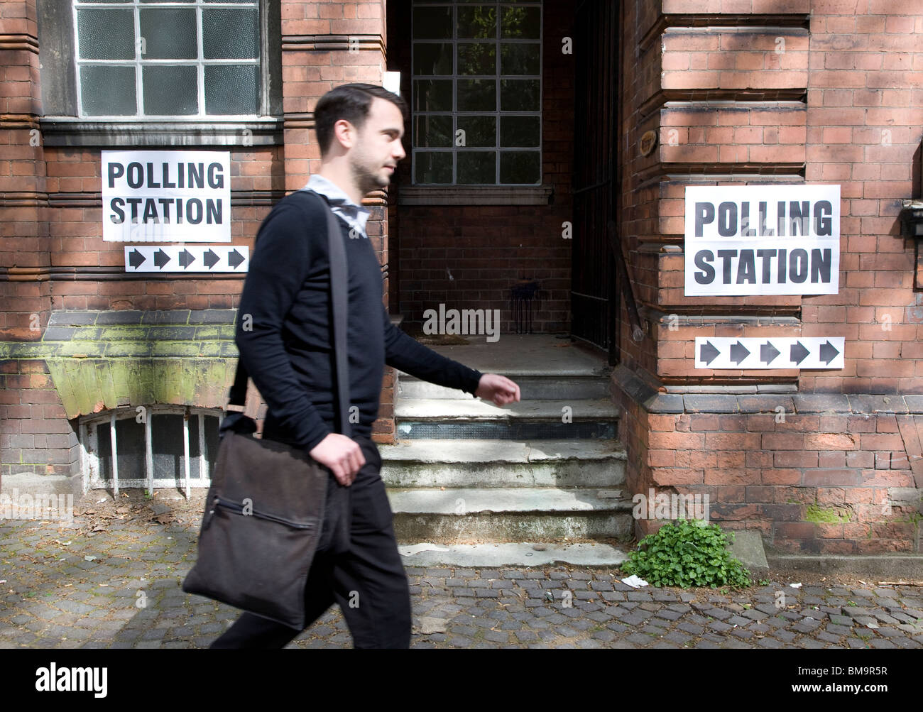 Station of polling station hi-res stock photography and images - Alamy