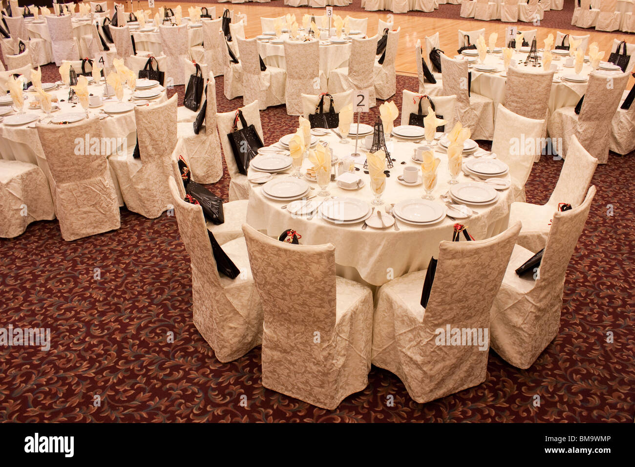 table set empty dinner reception Stock Photo - Alamy