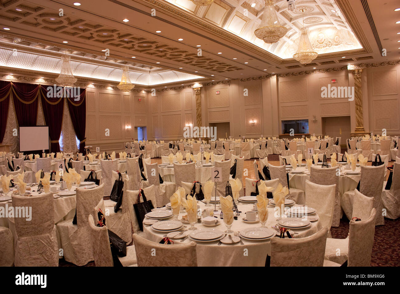 table set empty dinner reception Stock Photo - Alamy