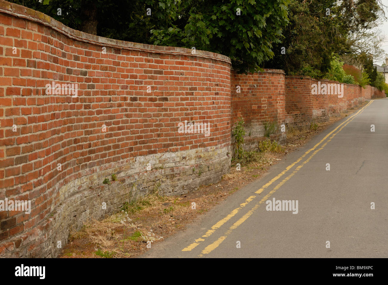 Serpentine Brick Wall High Resolution Stock Photography and Images - Alamy