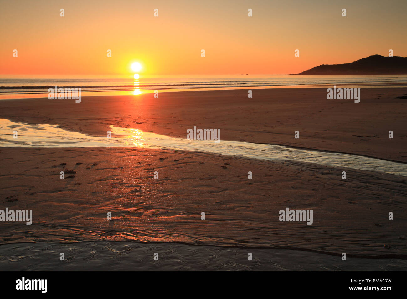 Glorious summer evening at Woolacombe Bay beach, North Devon, England ...