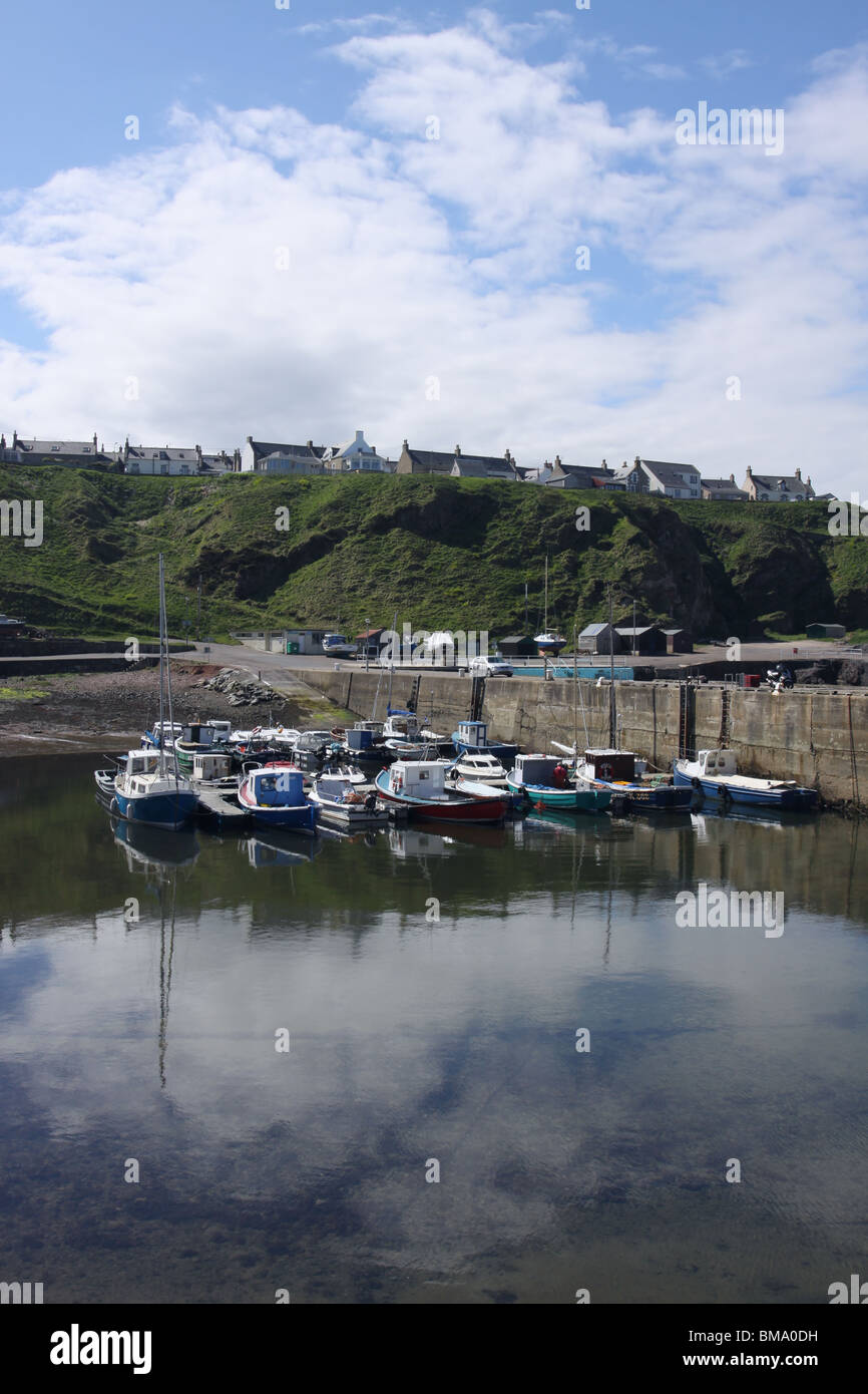 Portknockie harbour hi-res stock photography and images - Alamy