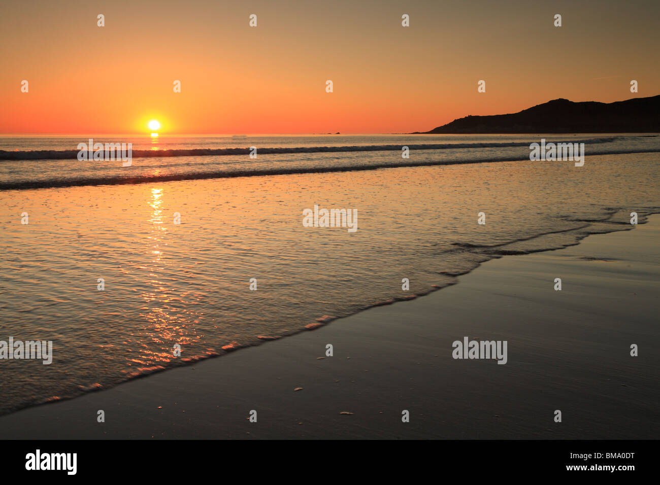 Glorious summer evening at Woolacombe Bay beach, North Devon, England ...