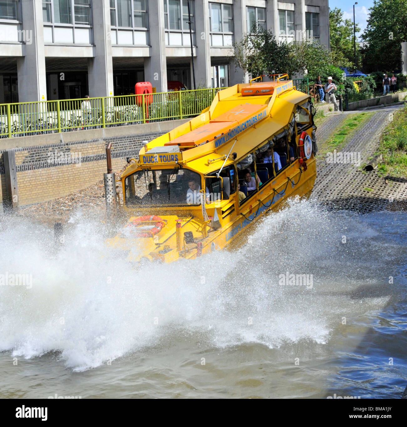 Dukw amphibious vehicle hi-res stock photography and images - Alamy