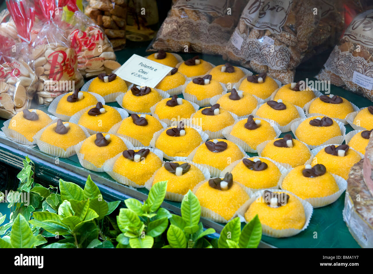 colourful yellow cakes in bakery window, bergamo, italy Stock Photo - Alamy