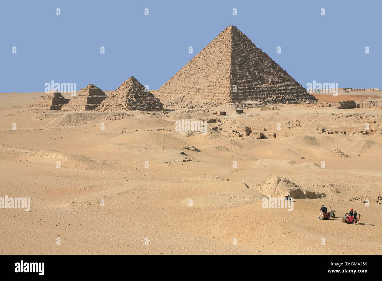 The pyramids of giza queens hi-res stock photography and images - Alamy