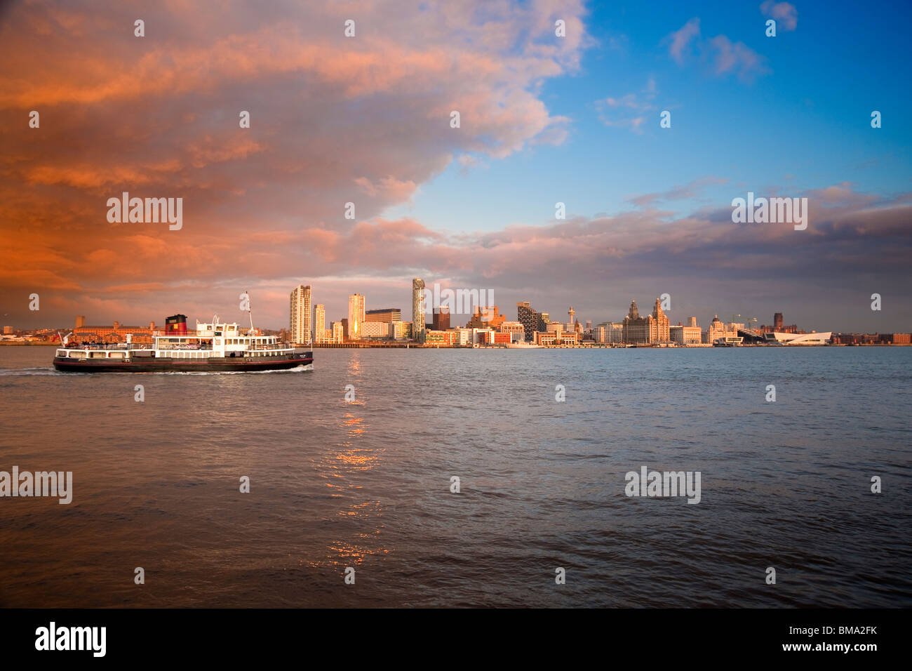 View of Liverpool's famous waterfront across the River Mersey Stock ...