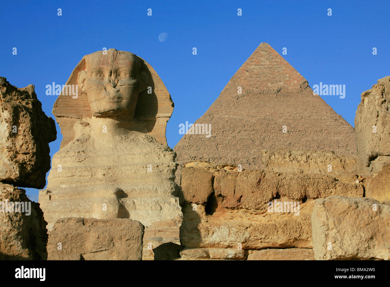 The Great Sphinx of Giza with the Pyramid of Pharaoh Khafre (4th ...