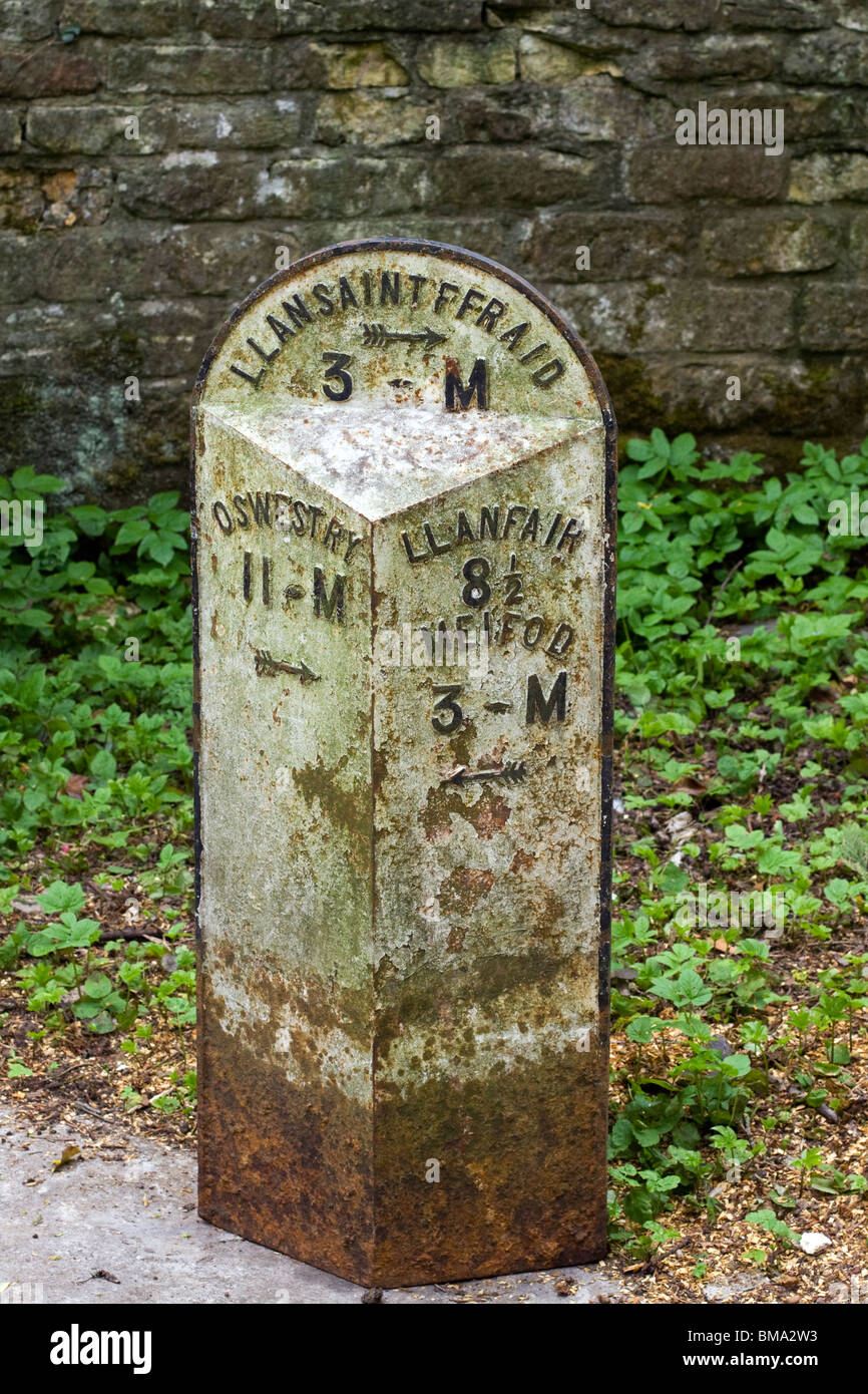 Cast iron sign hi-res stock photography and images - Alamy