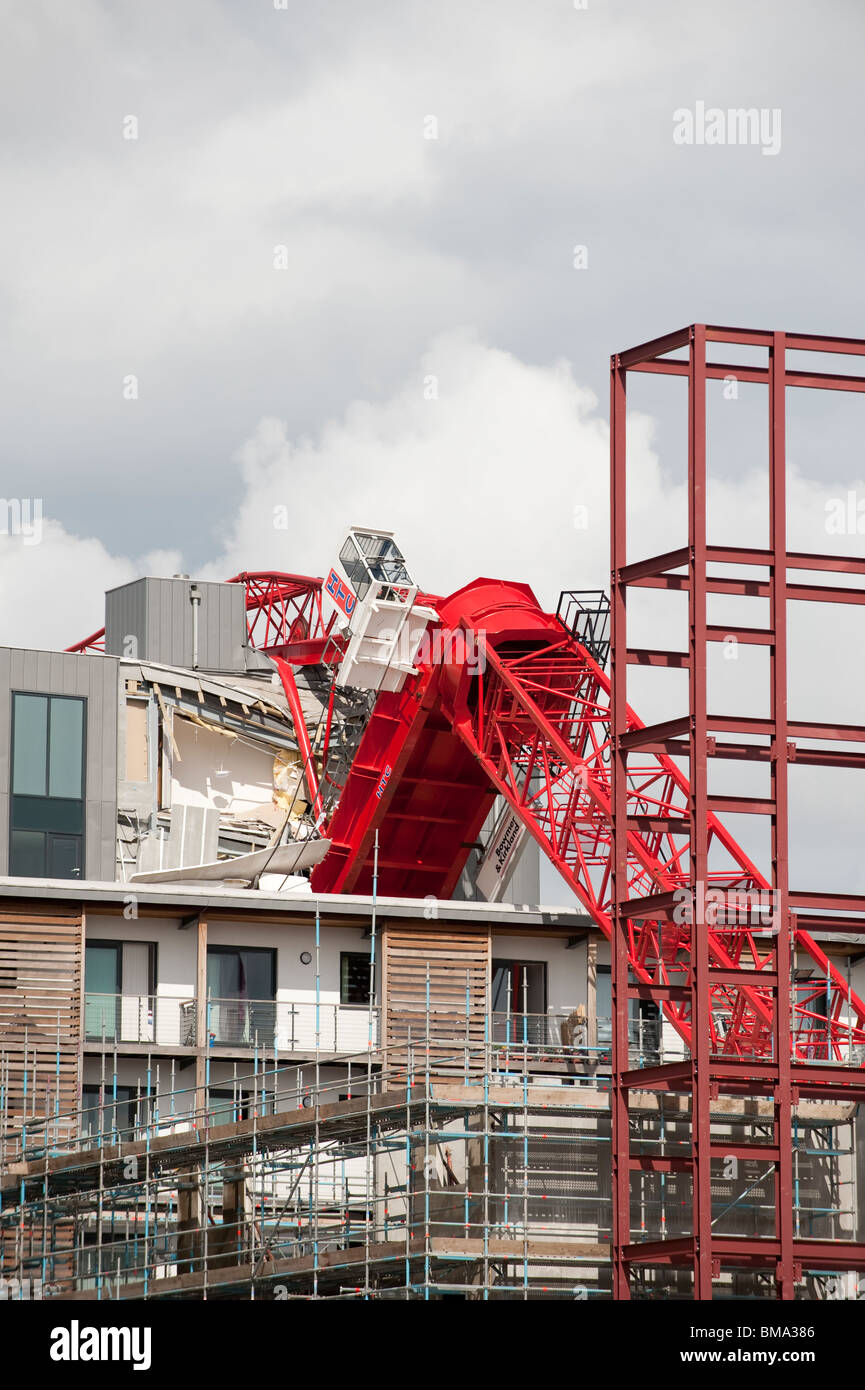 Tower crane fallen over on building Stock Photo - Alamy