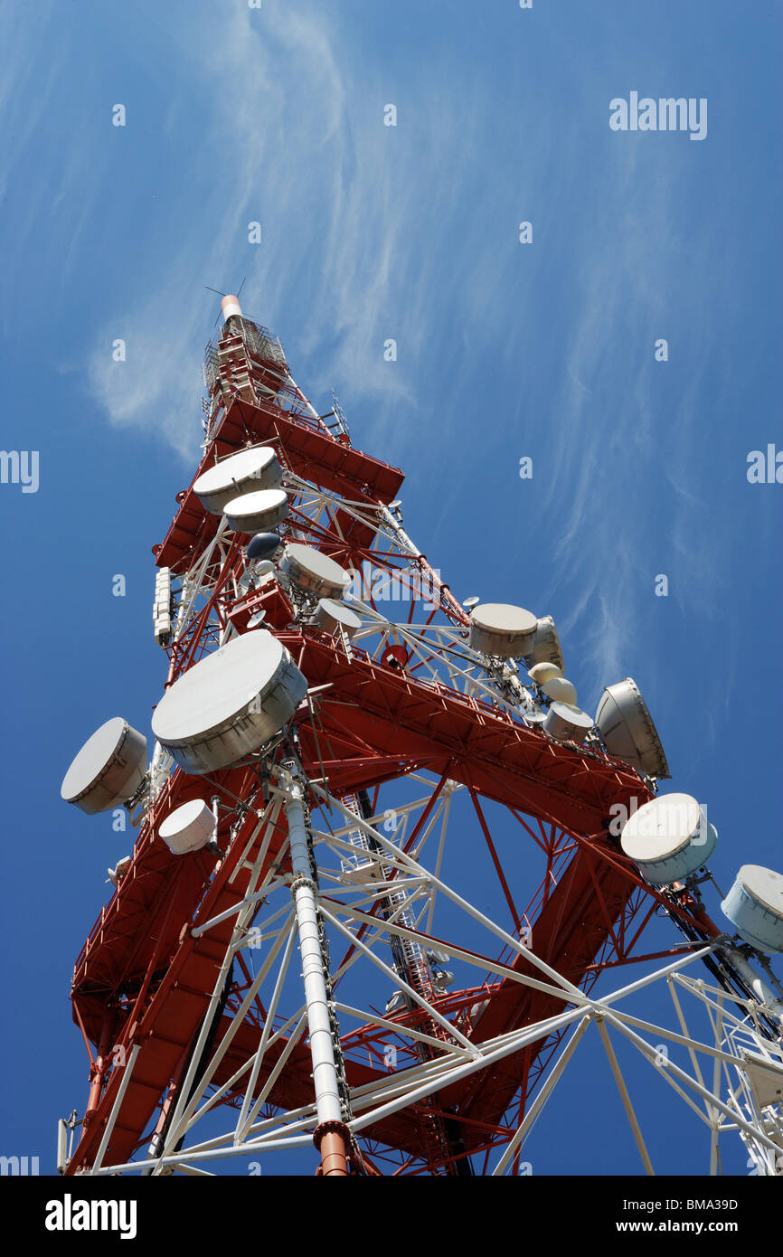 Aiming satellite dish hi-res stock photography and images - Alamy