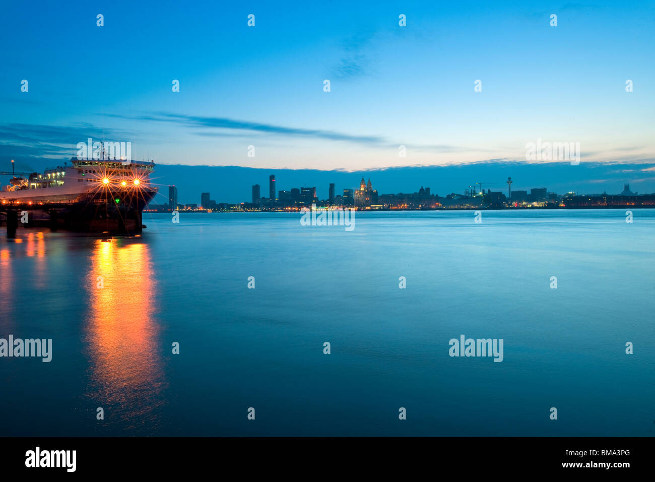 View of Liverpool's famous waterfront across the River Mersey Stock ...