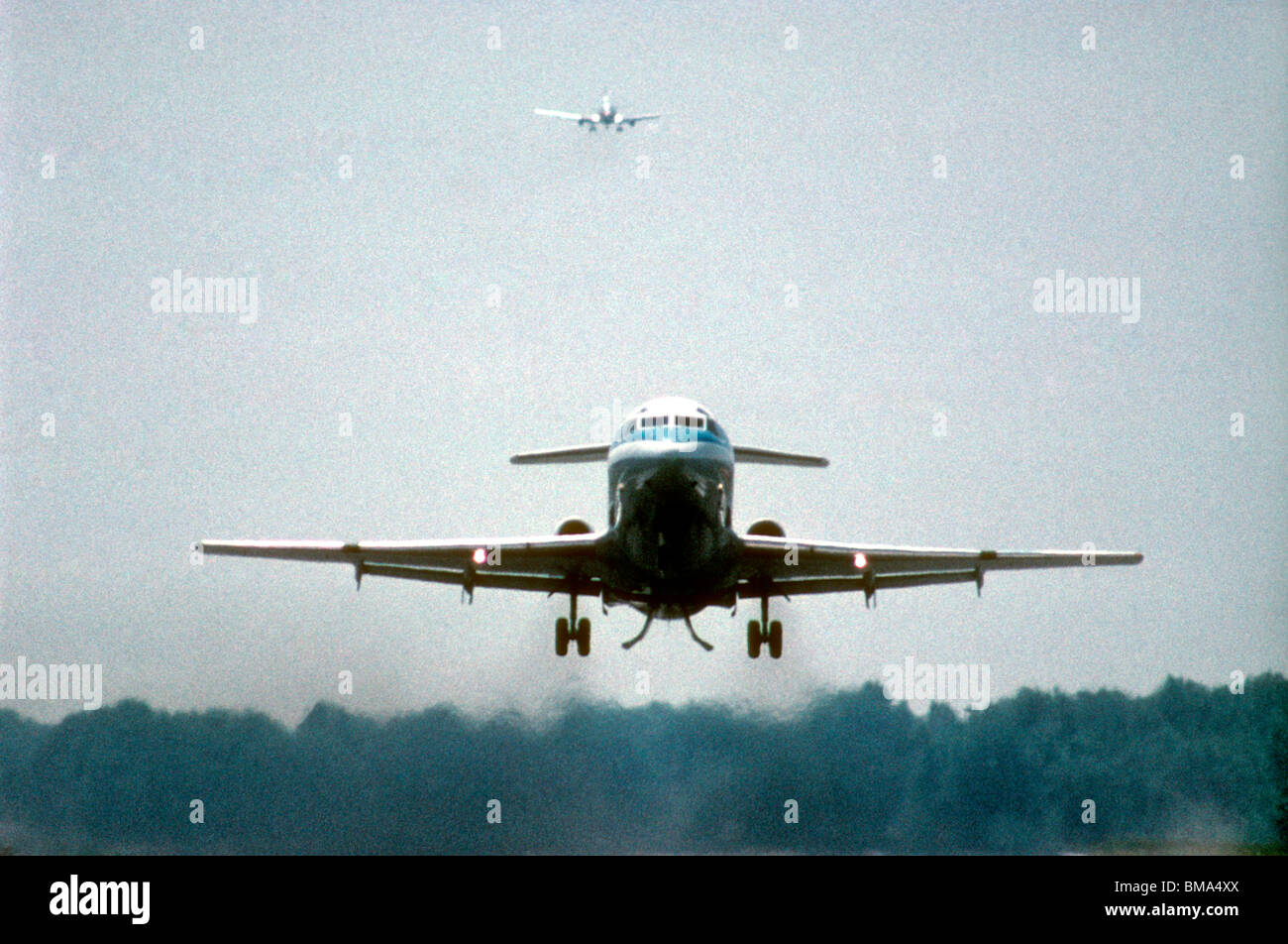 Commercial jetliners hi-res stock photography and images - Alamy