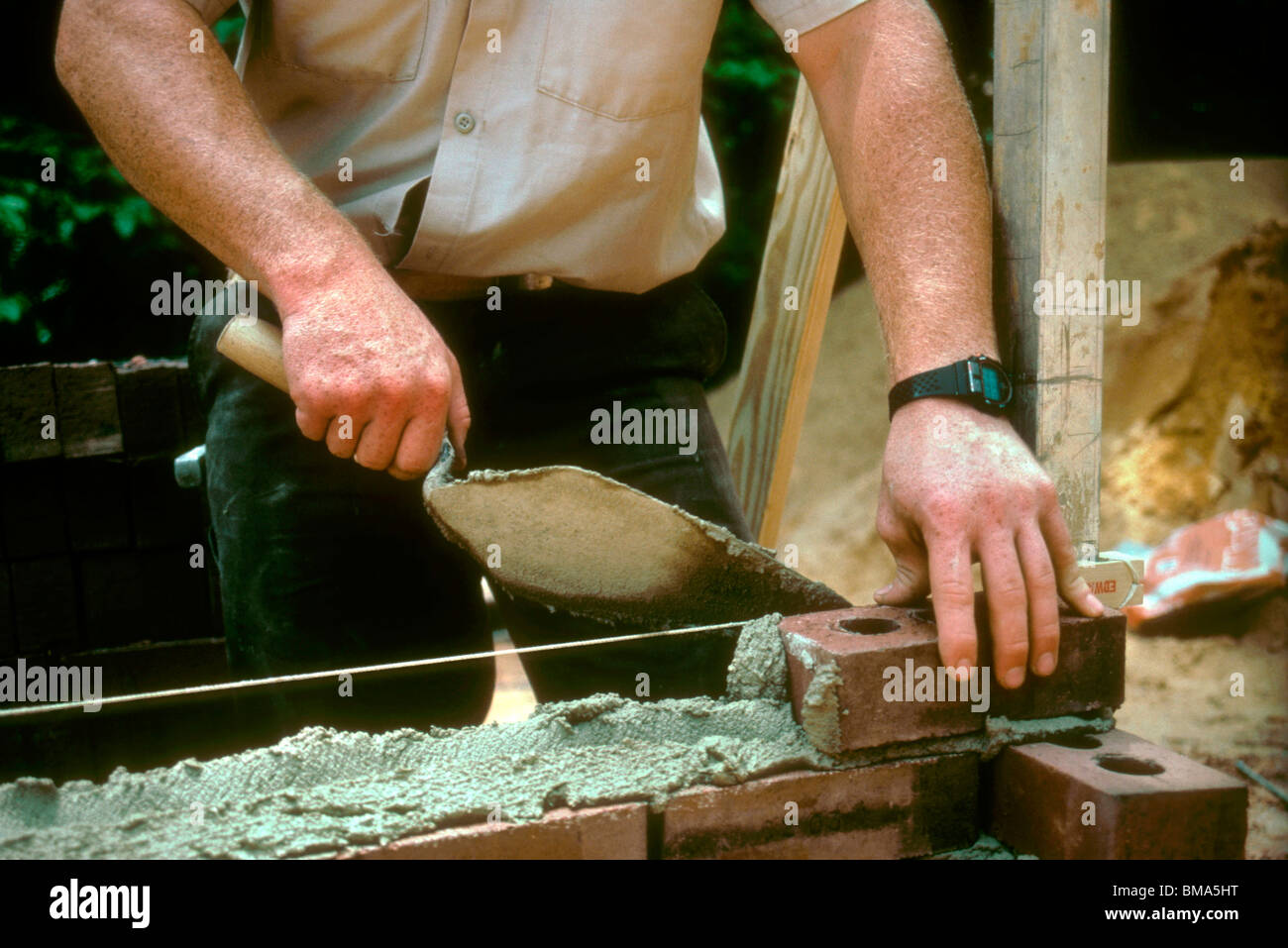 Mason constructing building hi-res stock photography and images - Alamy