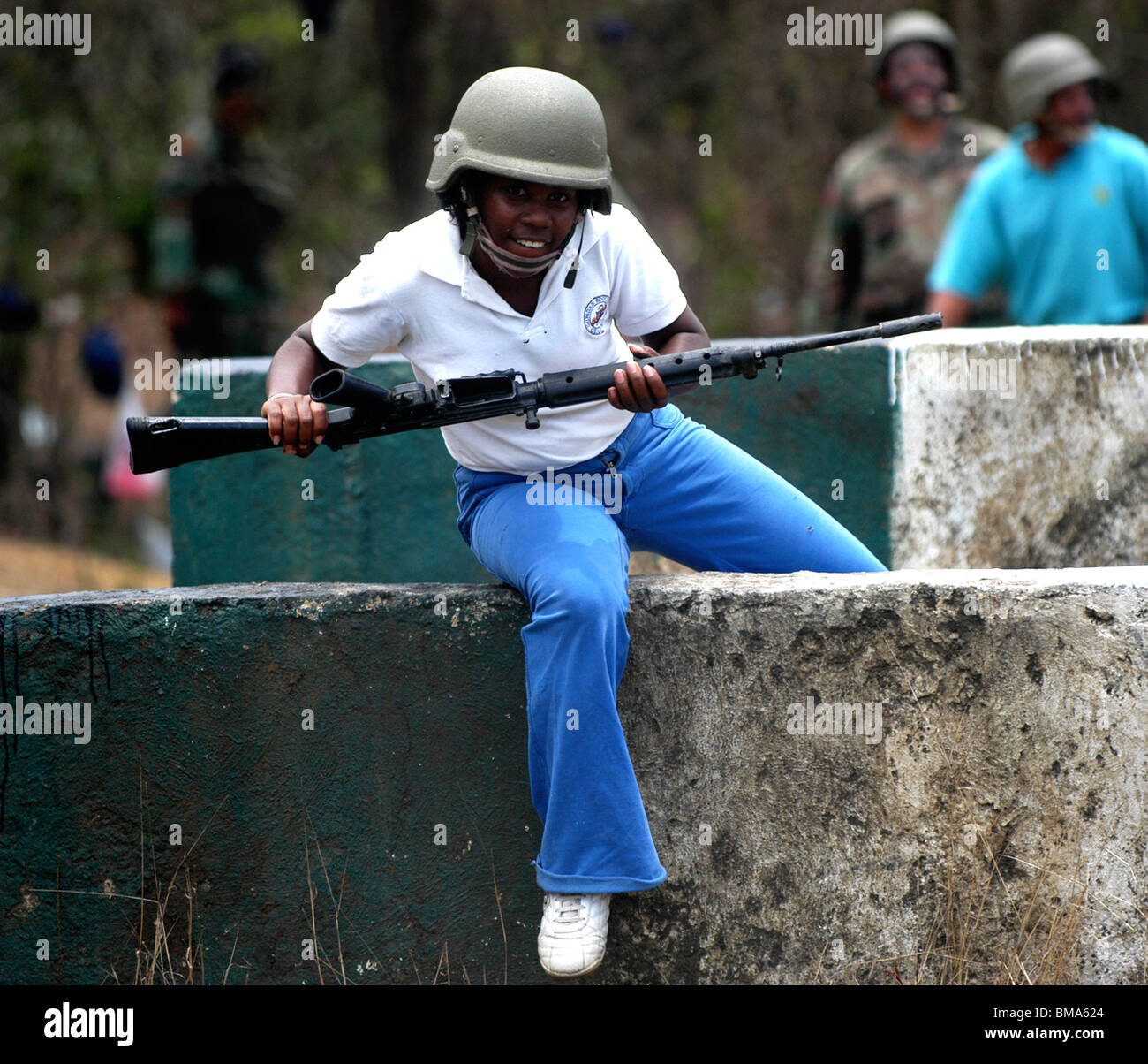Soldiers Training Obstacle Stock Photos & Soldiers Training Obstacle ...