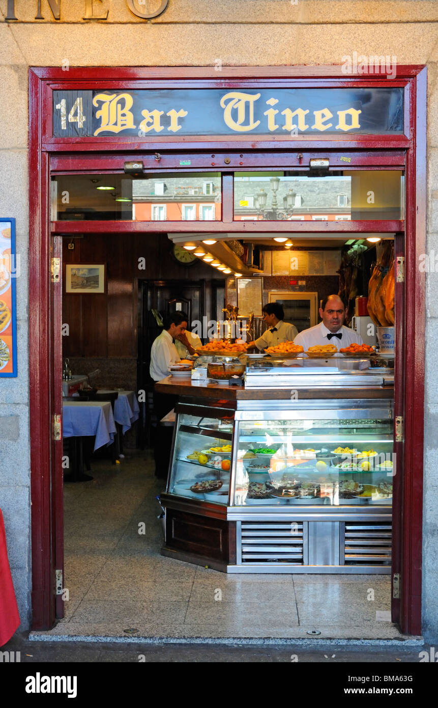 Madrid, Spain. Plaza Mayor. Bar Tineo Stock Photo - Alamy