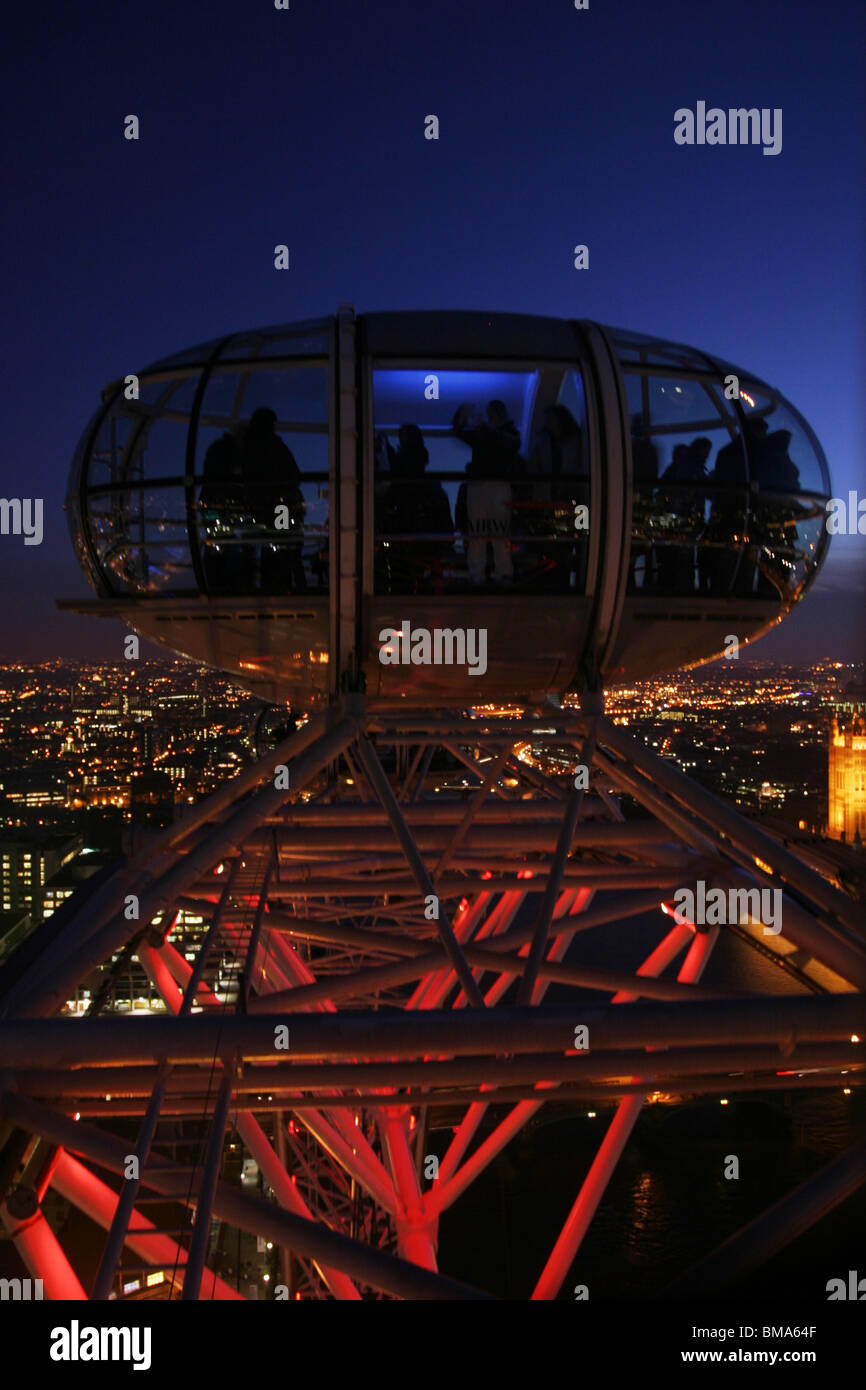 Night view of a cabin in the London Eye Stock Photo - Alamy
