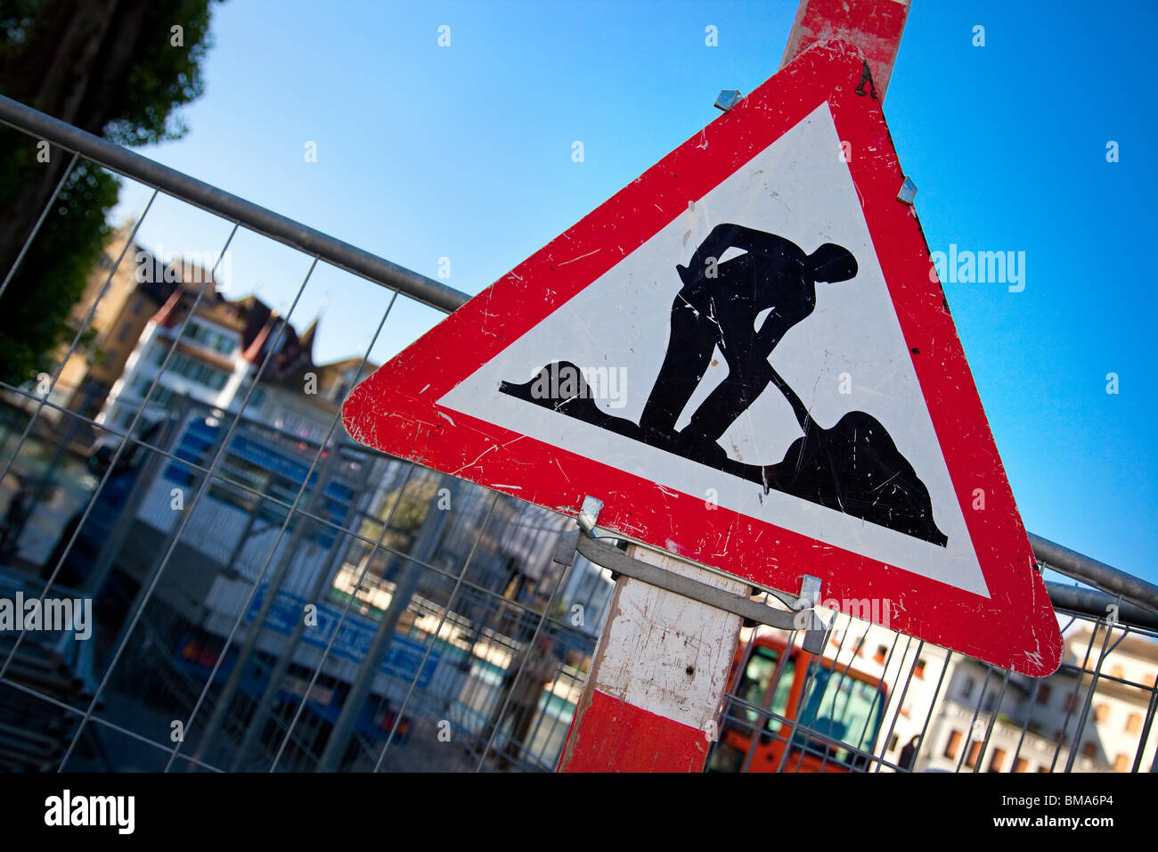 Digging sign hi-res stock photography and images - Alamy