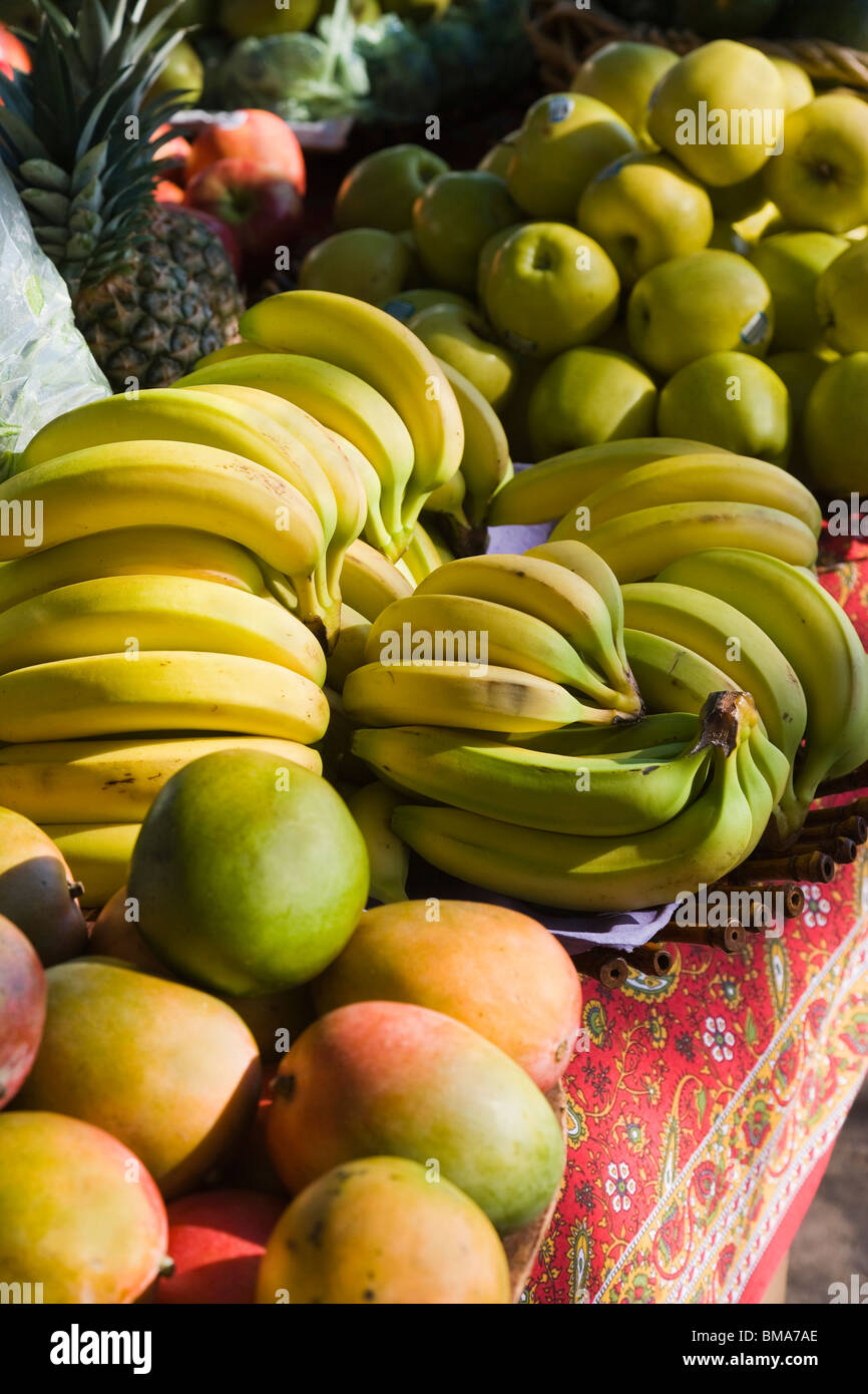 Healthy fruits apples pineapple hi-res stock photography and images - Alamy