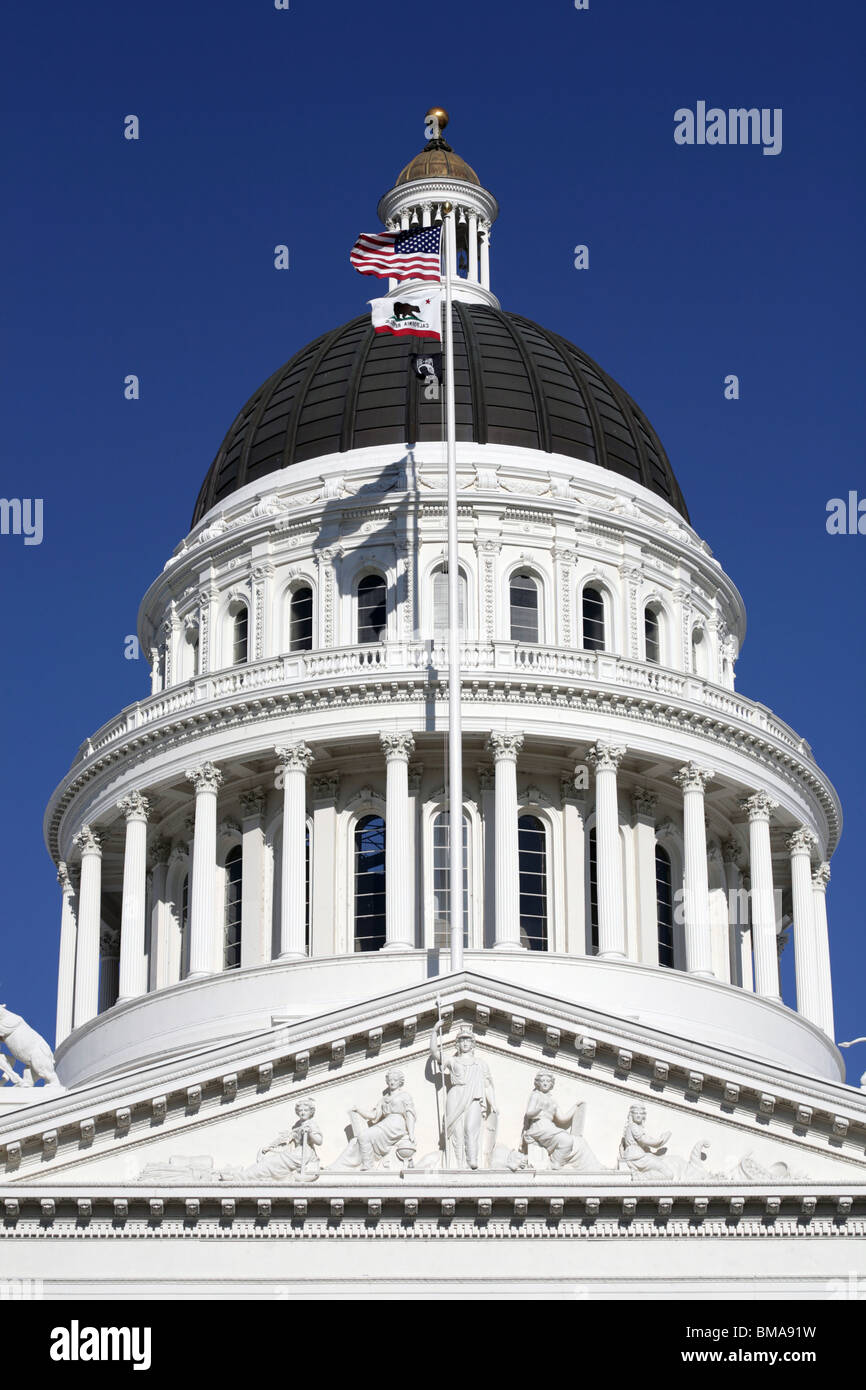 State capitol building flag hi-res stock photography and images - Alamy