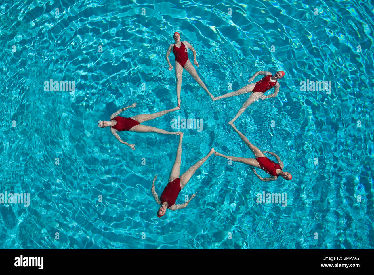 Synchronised swimmers form a star Stock Photo - Alamy