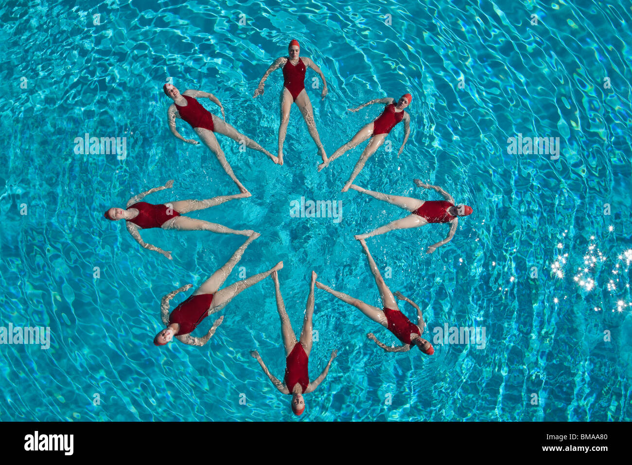 Synchronised swimmers form a star Stock Photo - Alamy