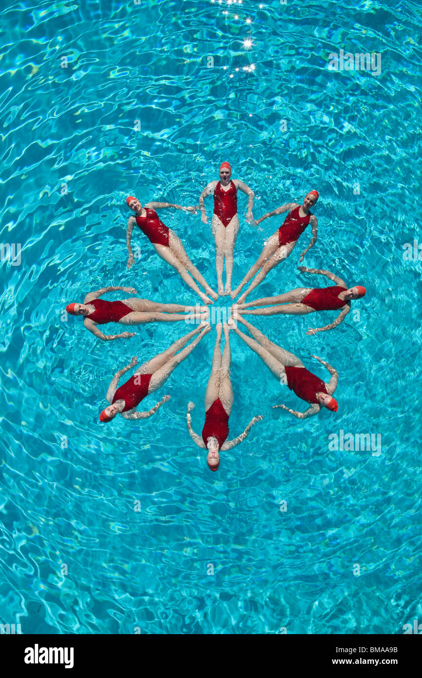 Synchronised swimming team hi-res stock photography and images - Alamy