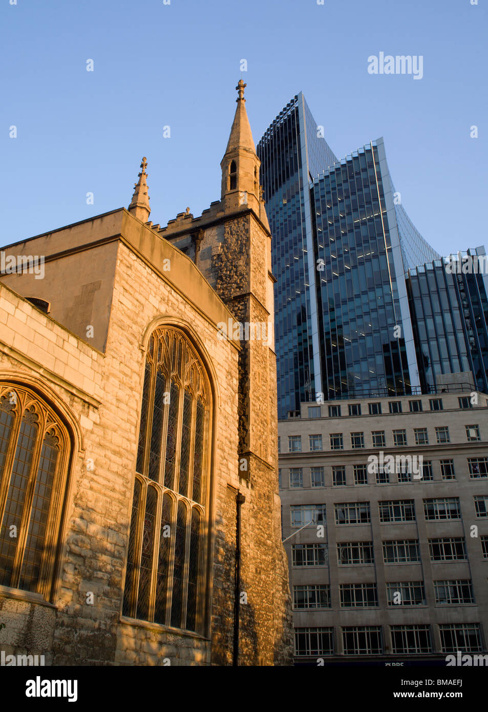 Gothic facade skyscraper hi-res stock photography and images - Alamy
