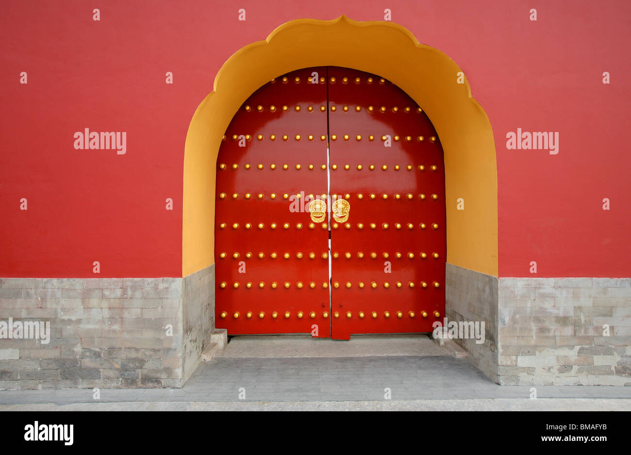 Door at Temple of Heaven Park. Beijing. China Stock Photo - Alamy