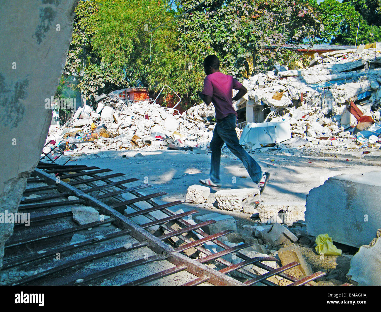 Man collapsed hi-res stock photography and images - Alamy