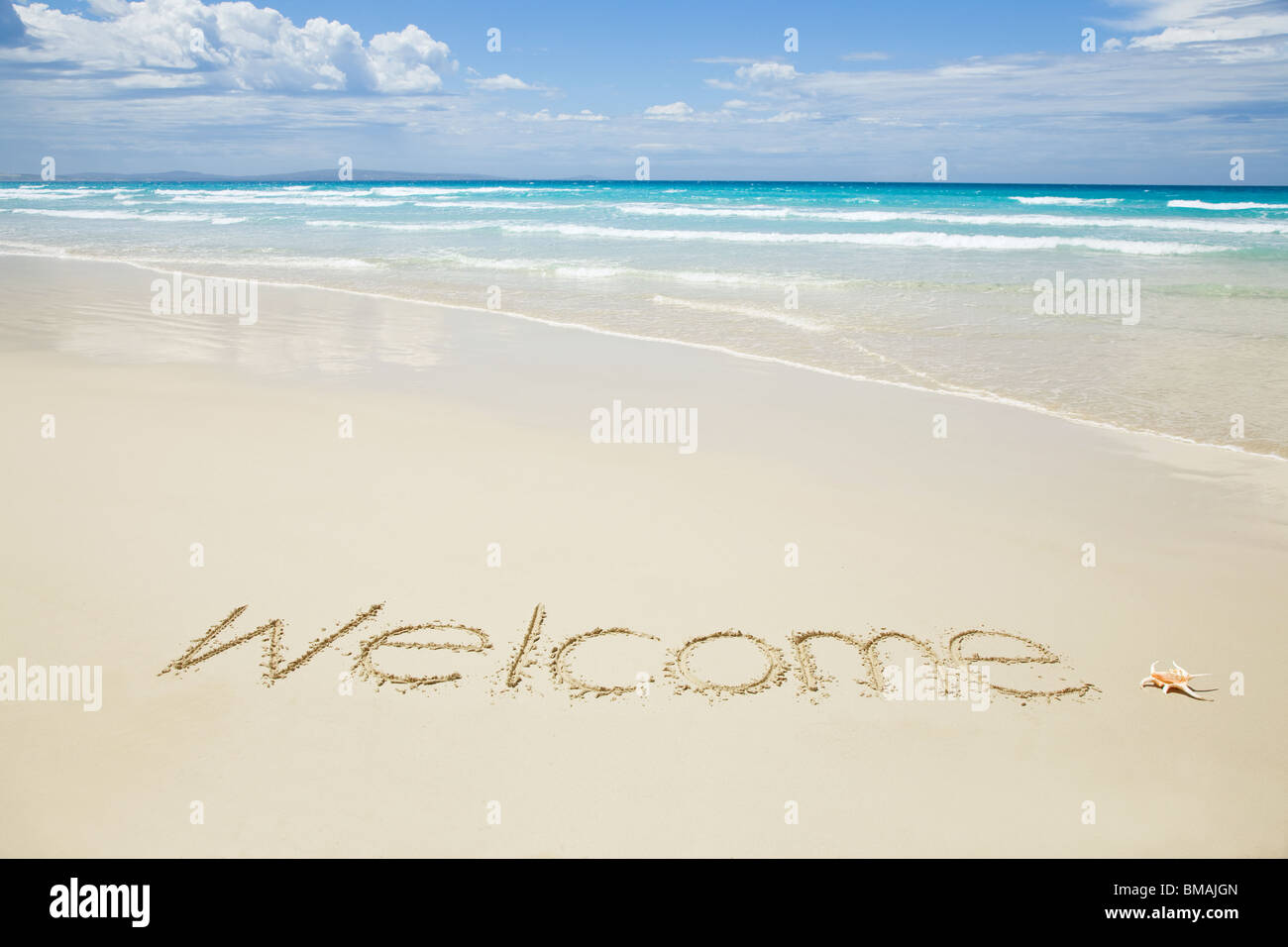 Welcome written hi-res stock photography and images - Alamy