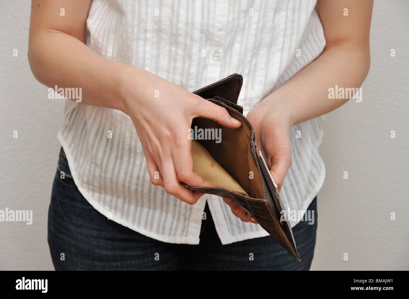 Empty wallet hi-res stock photography and images - Alamy