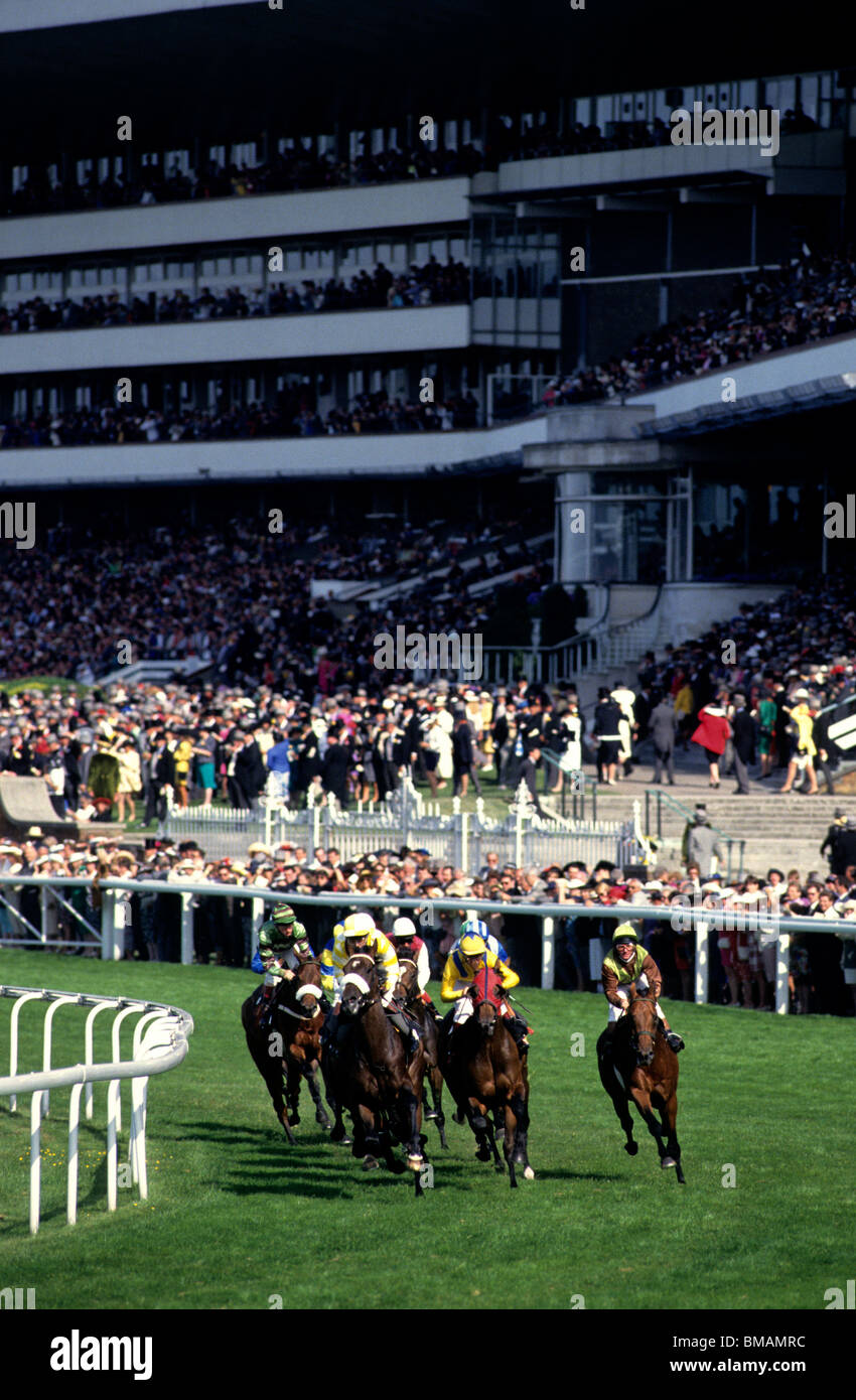 Royal ascot racecourse grandstand hi-res stock photography and images ...