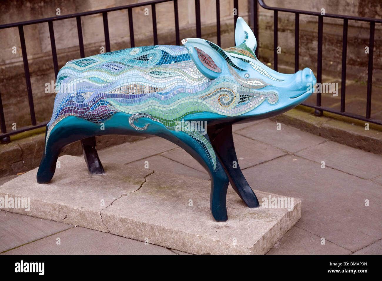 Pig sculpture commemorating king bladud story hi-res stock photography ...