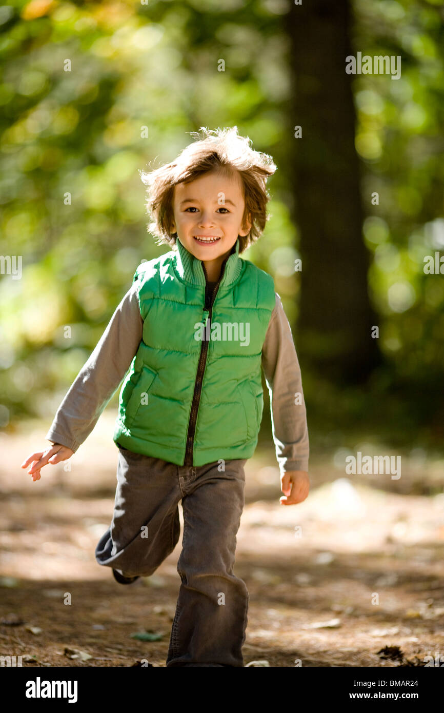 young boy running Stock Photo - Alamy