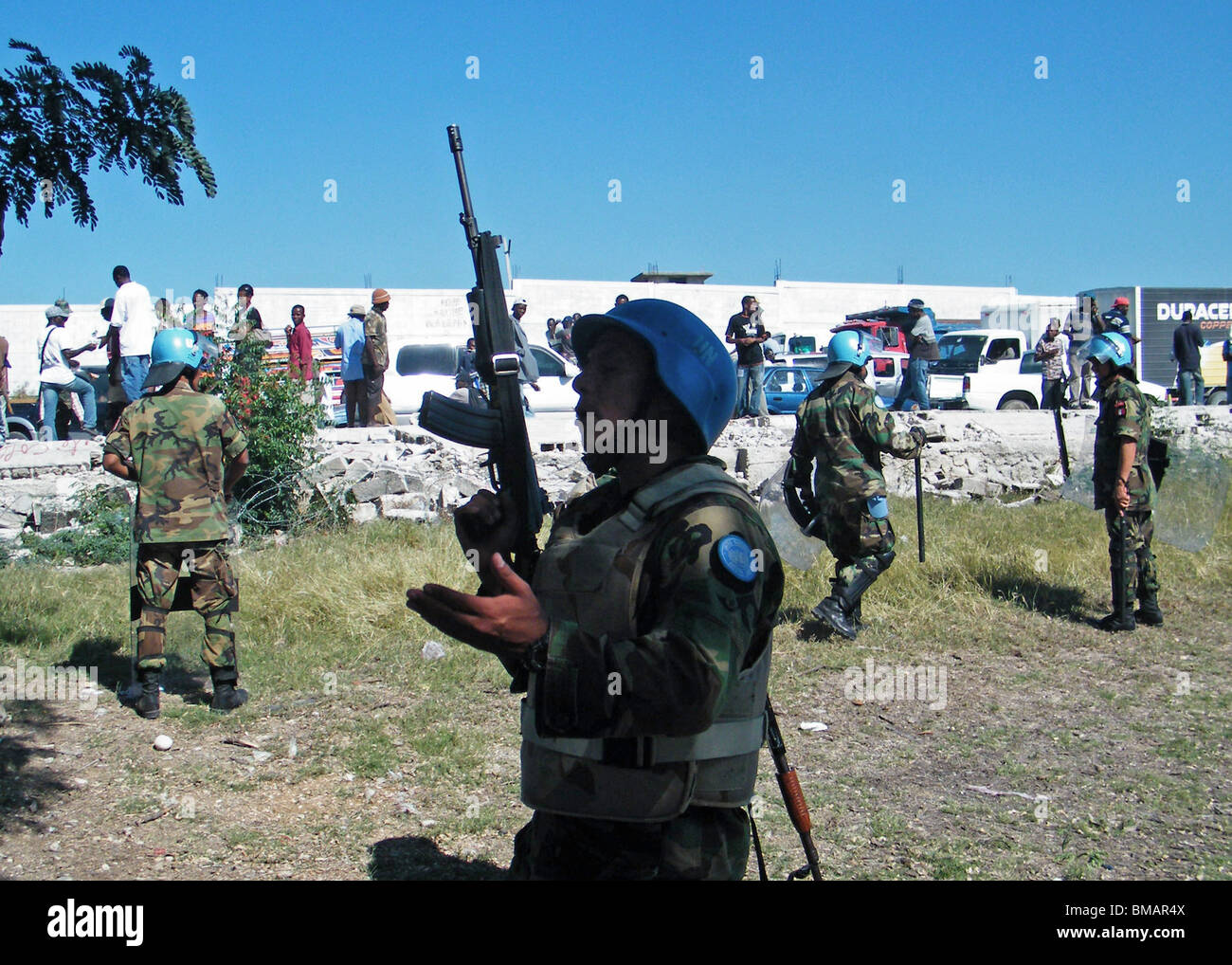Blue helmet peacekeeper hi-res stock photography and images - Alamy