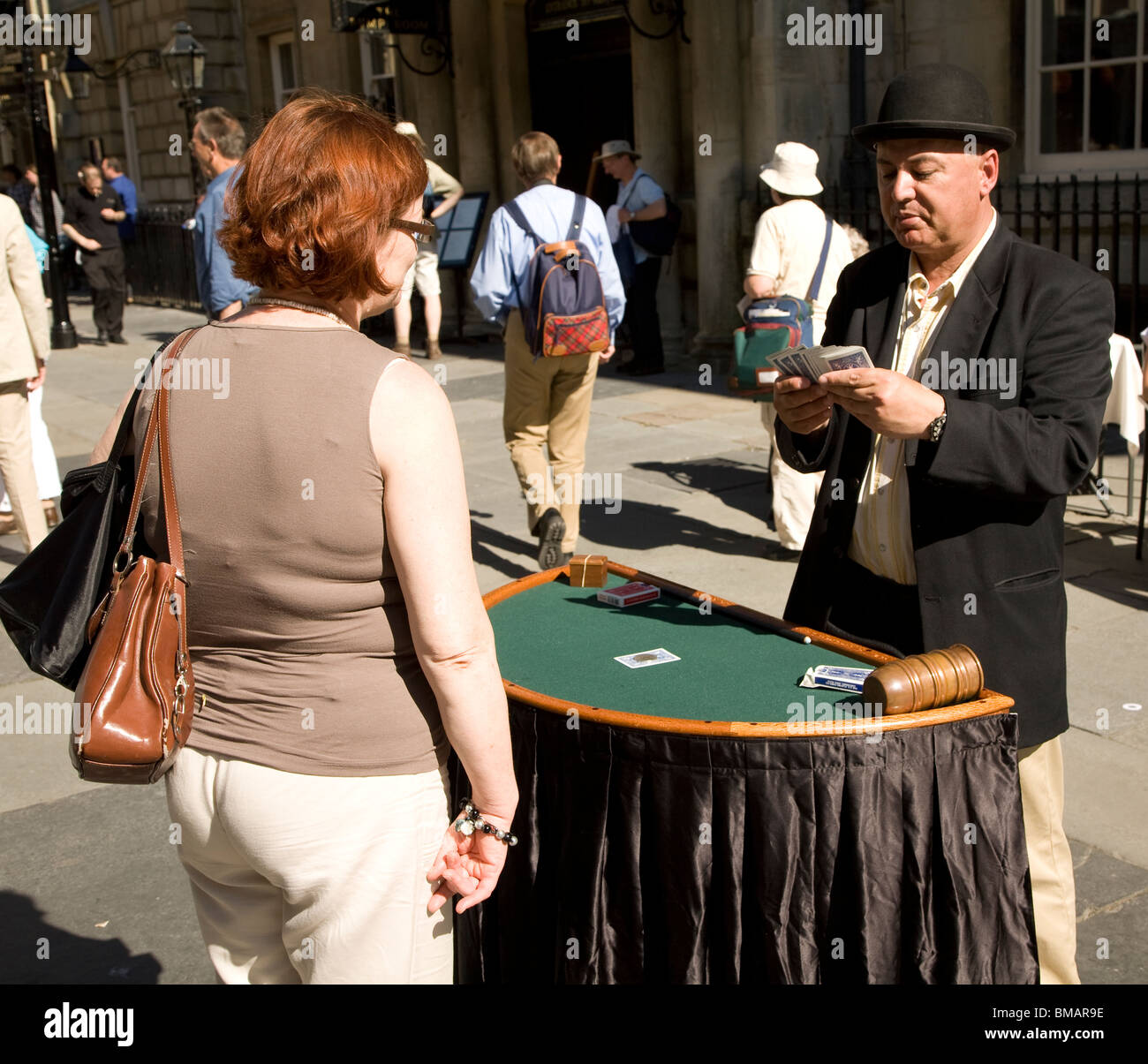 Woman street entertainer hi-res stock photography and images - Alamy