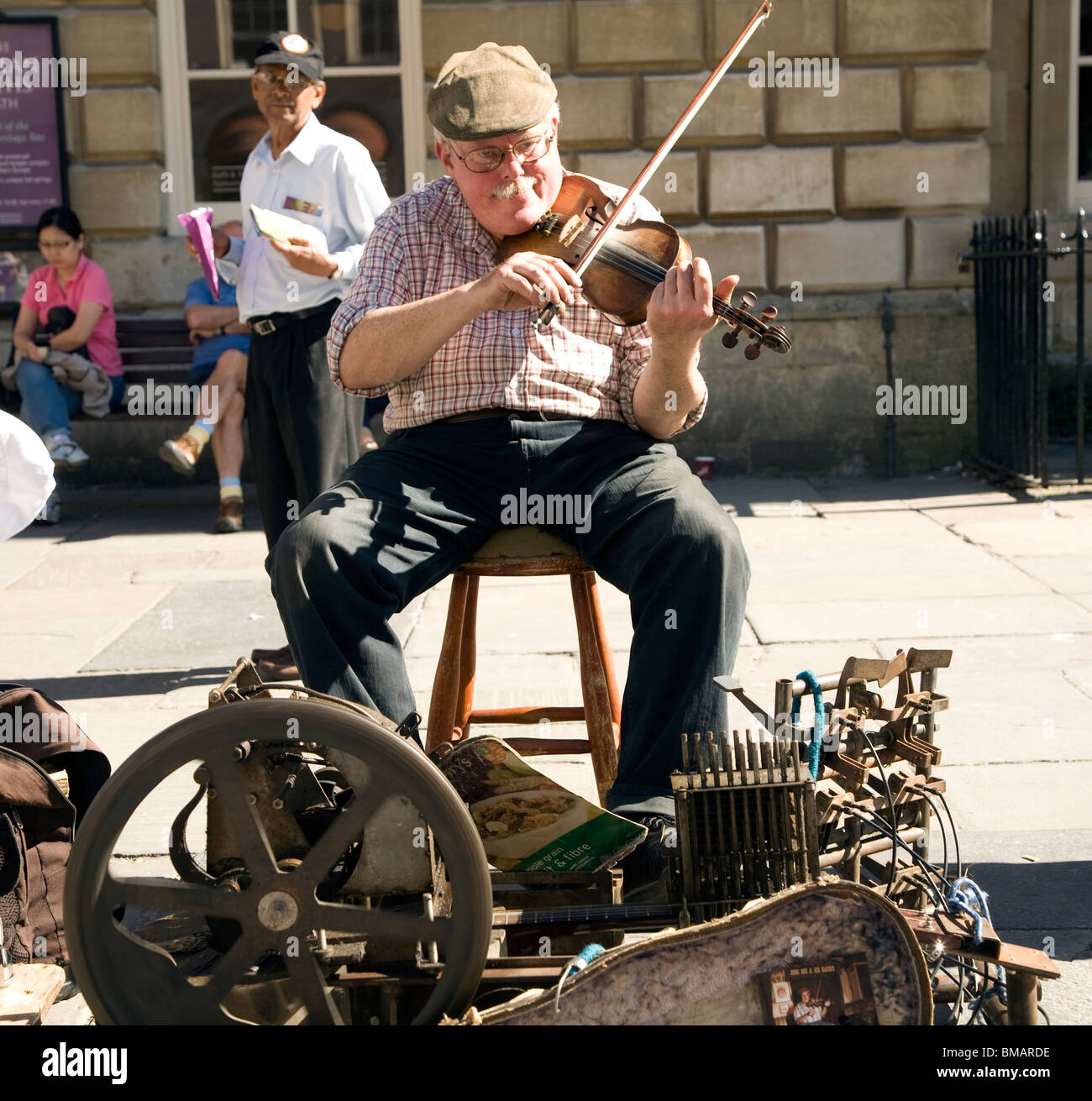 One man band busker musician hi-res stock photography and images - Alamy