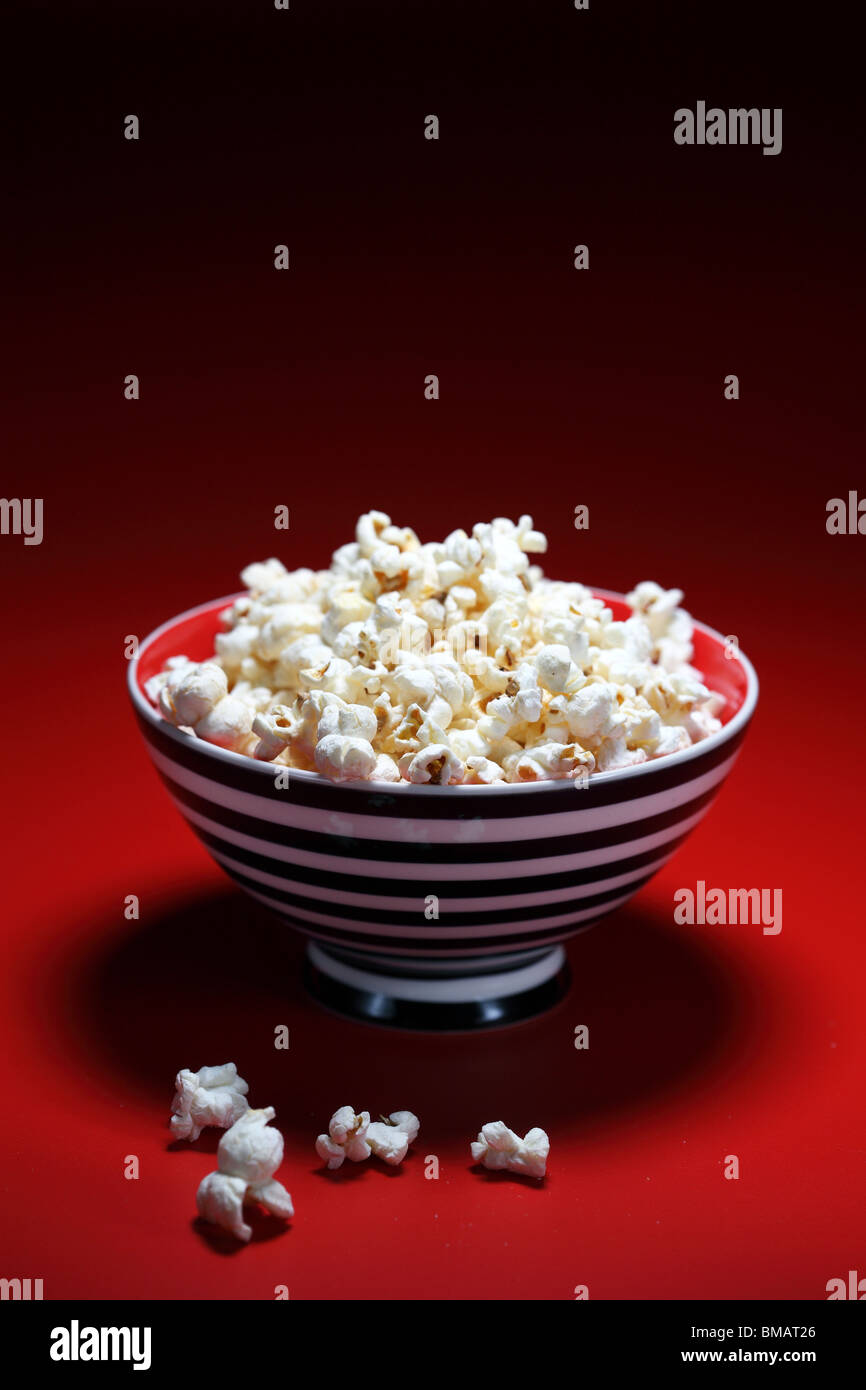 Overflowing popcorn hi-res stock photography and images - Alamy