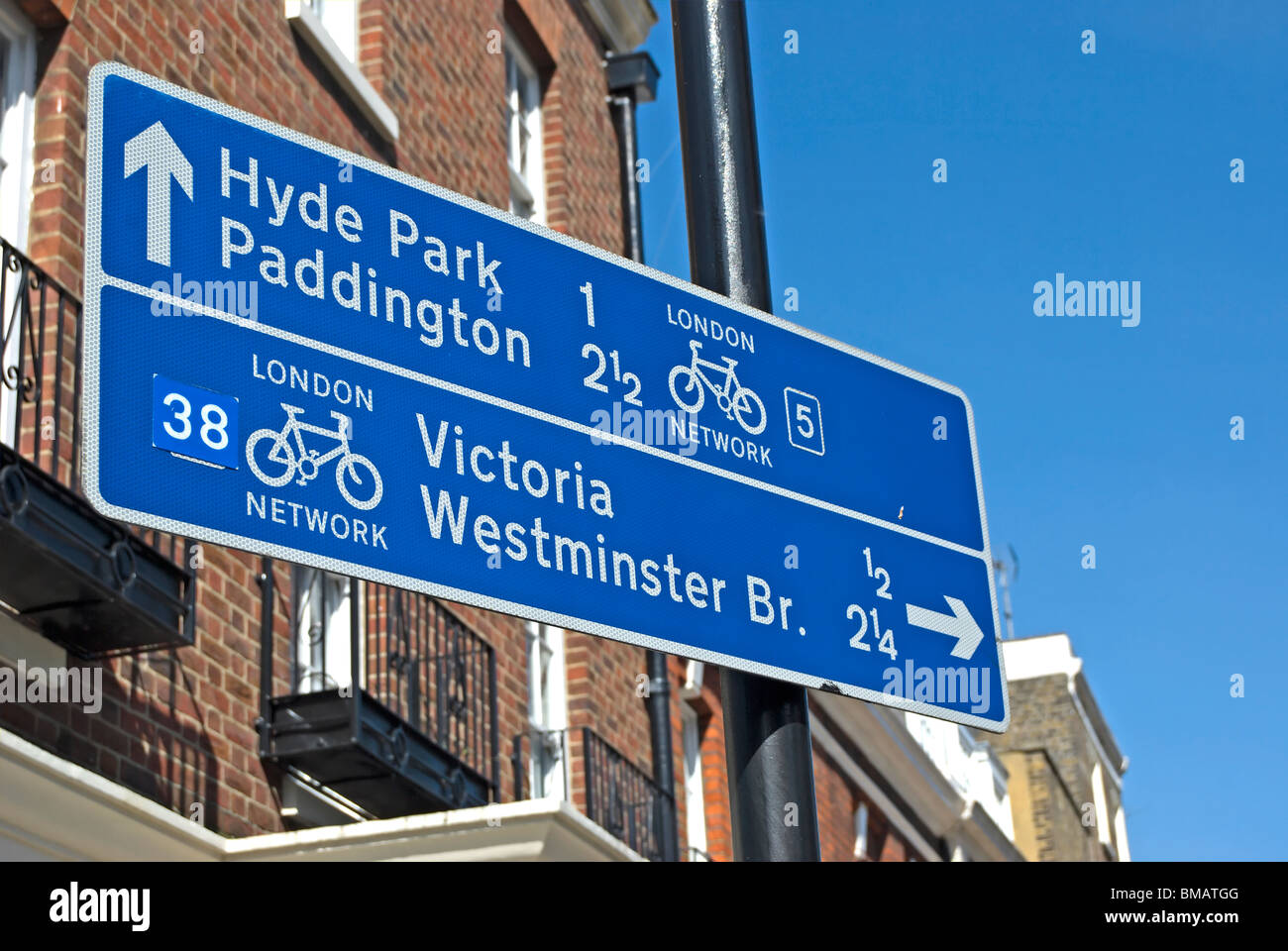 london cycle route sign giving directions and distances to hyde park ...