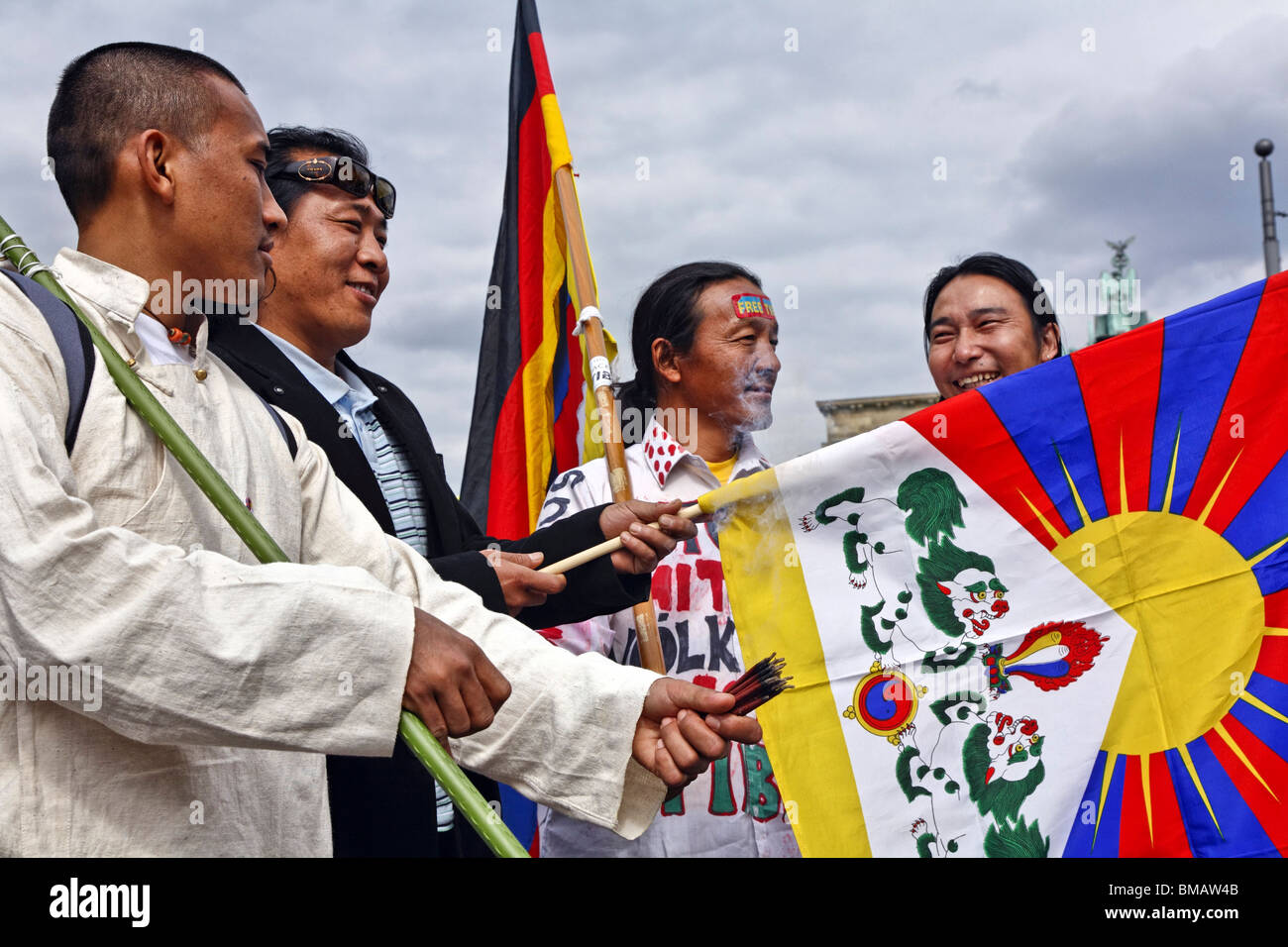 Tibetans in europe hi-res stock photography and images - Alamy