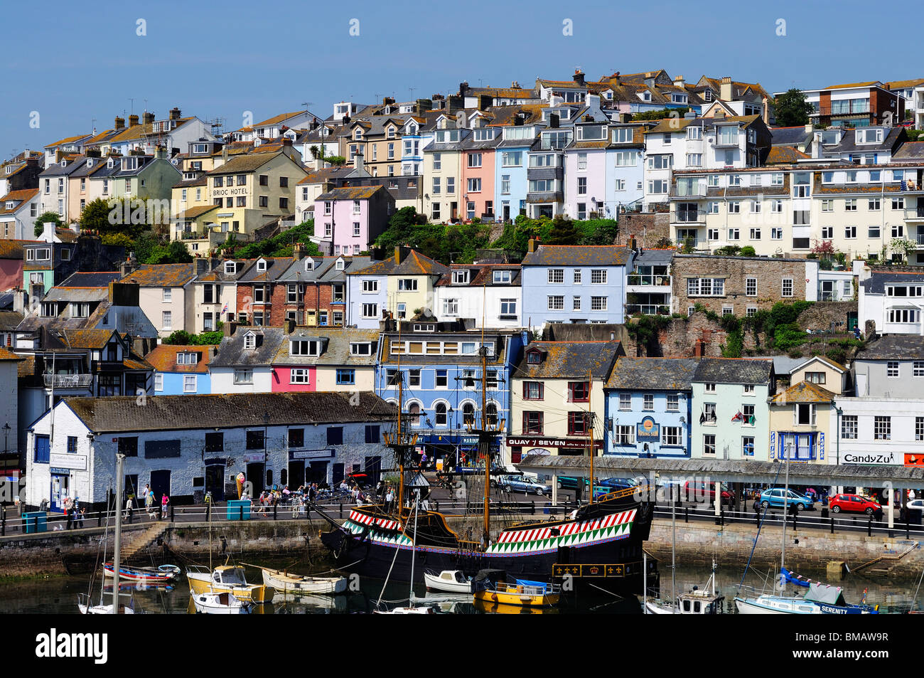 Terraced houses harbourside hi-res stock photography and images - Alamy