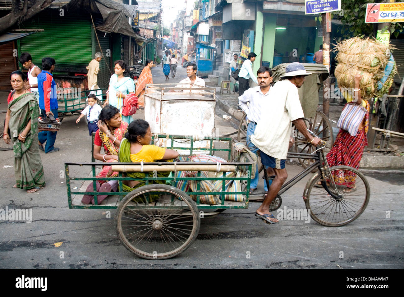 Cycle rickshaw means of transport hi-res stock photography and images ...
