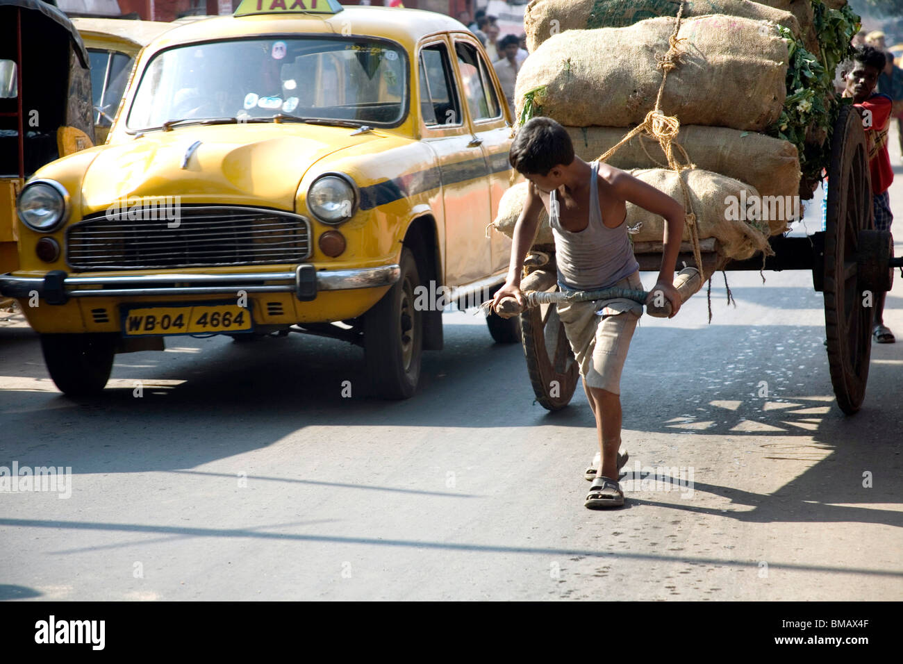 Pulling load hi-res stock photography and images - Alamy