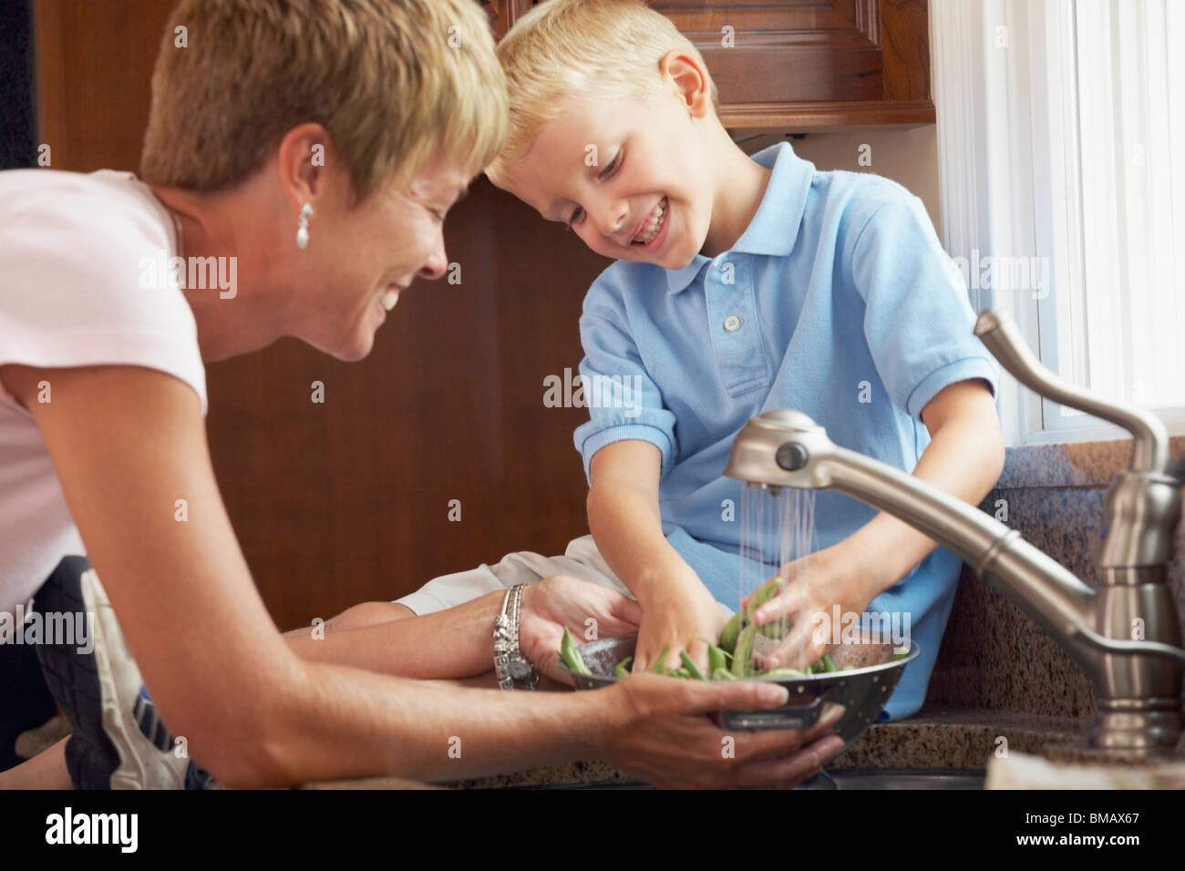 Child wash vegetables sink hi-res stock photography and images - Alamy