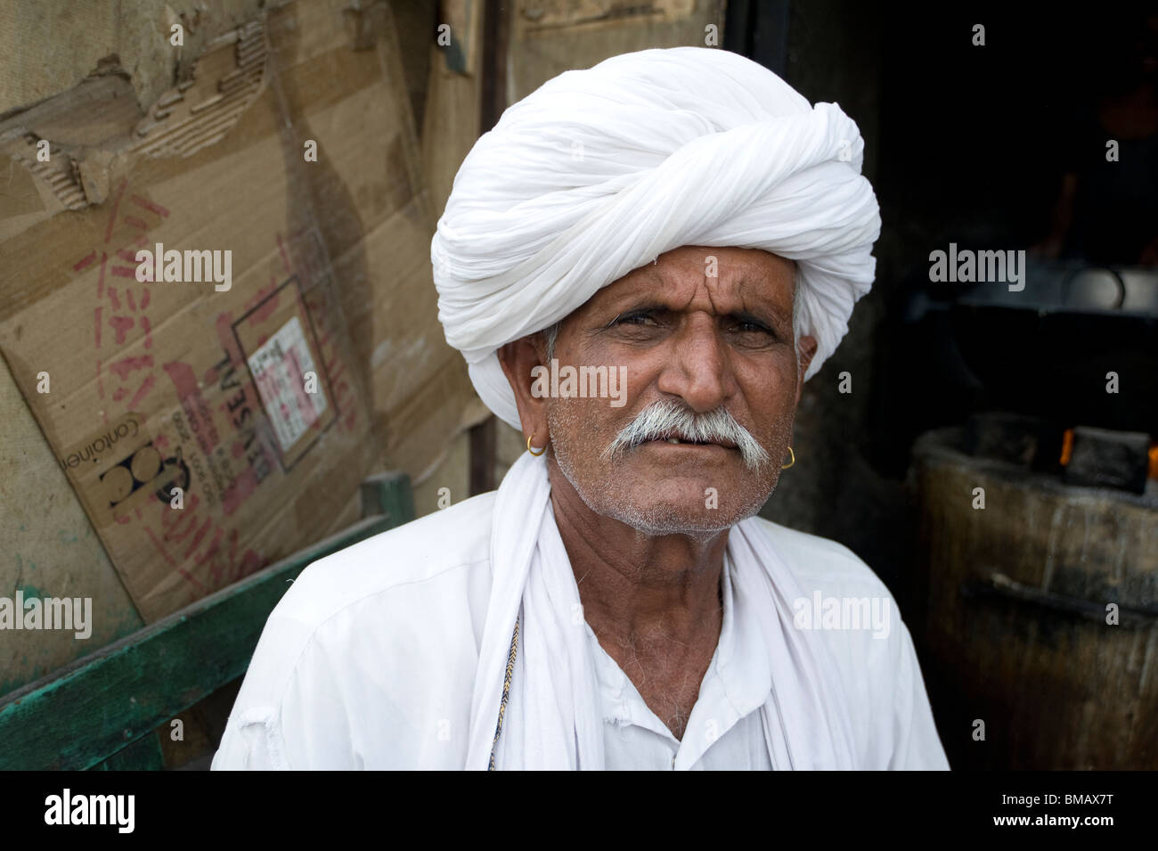 White turban hi-res stock photography and images - Alamy