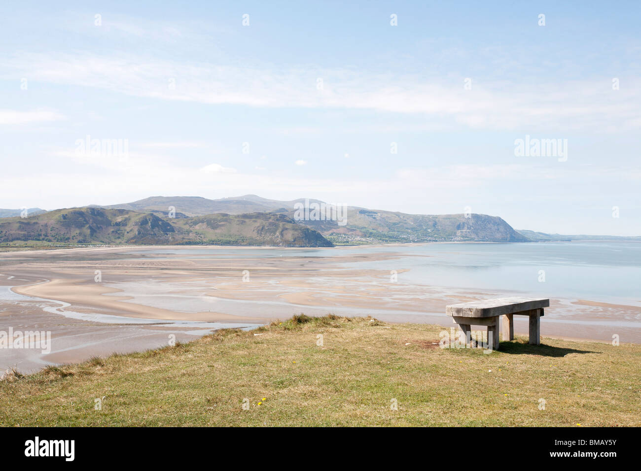 Wooden bench overlooking sea hi-res stock photography and images - Alamy
