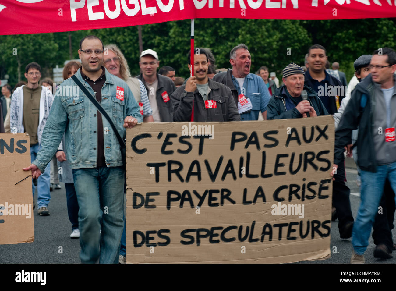 Tens of thousands of workers, Demonstrating President's plans to make ...