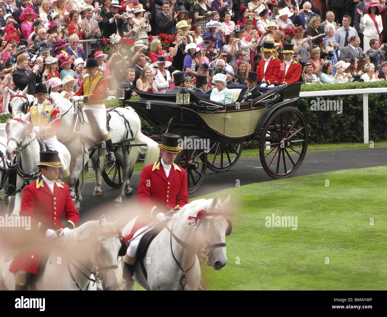 Ascot grandstand hi-res stock photography and images - Alamy